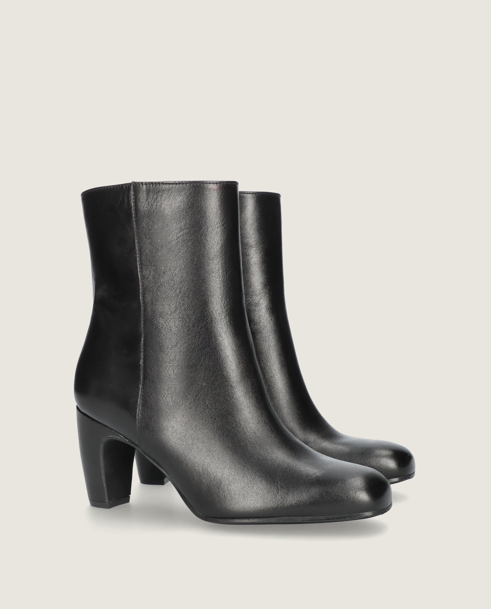 Emily Black Leather Ankle Boots | Mascaró